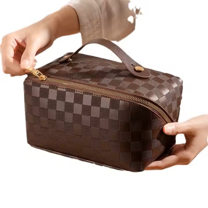 THE SECRET BAG LUXE ( sminkepung ) - brown - Shop by Sorthe